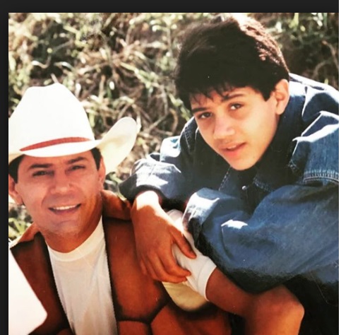 20 anos após a morte de Leandro, veja como estão os filhos do cantor ...