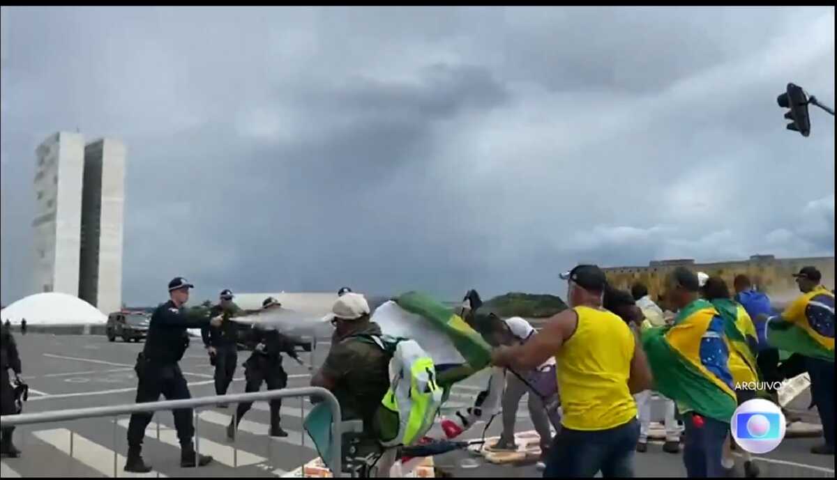 Fachin torna réus 100 denunciados por atos golpistas de 8 de janeiro ...