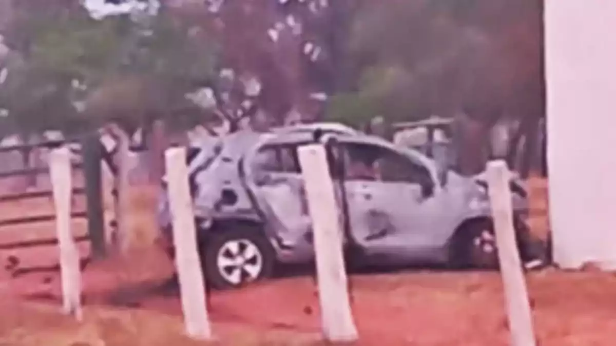 Motorista dorme ao volante, carro sai da pista, bate em caixa d'água e pega fogo na BR-060 ...