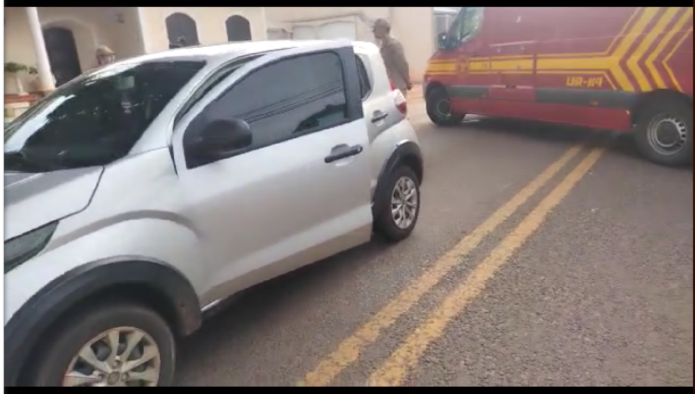 Cac Dorminhoco é Preso Bêbado Com Carro Parado No Meio Da Rua E