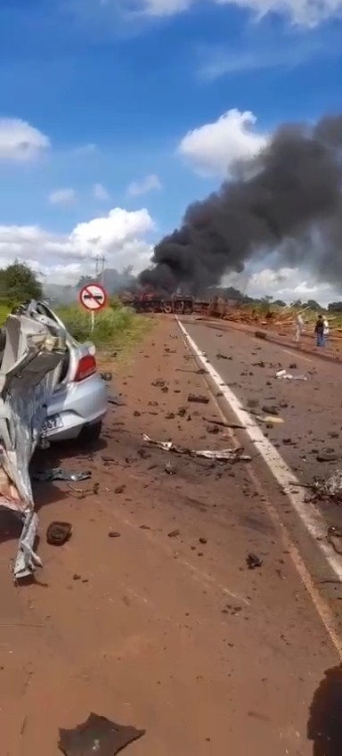 Motorista morre após batida de carreta e carro na BR-262, em Três Lagoas - Portal TOP Mídia News