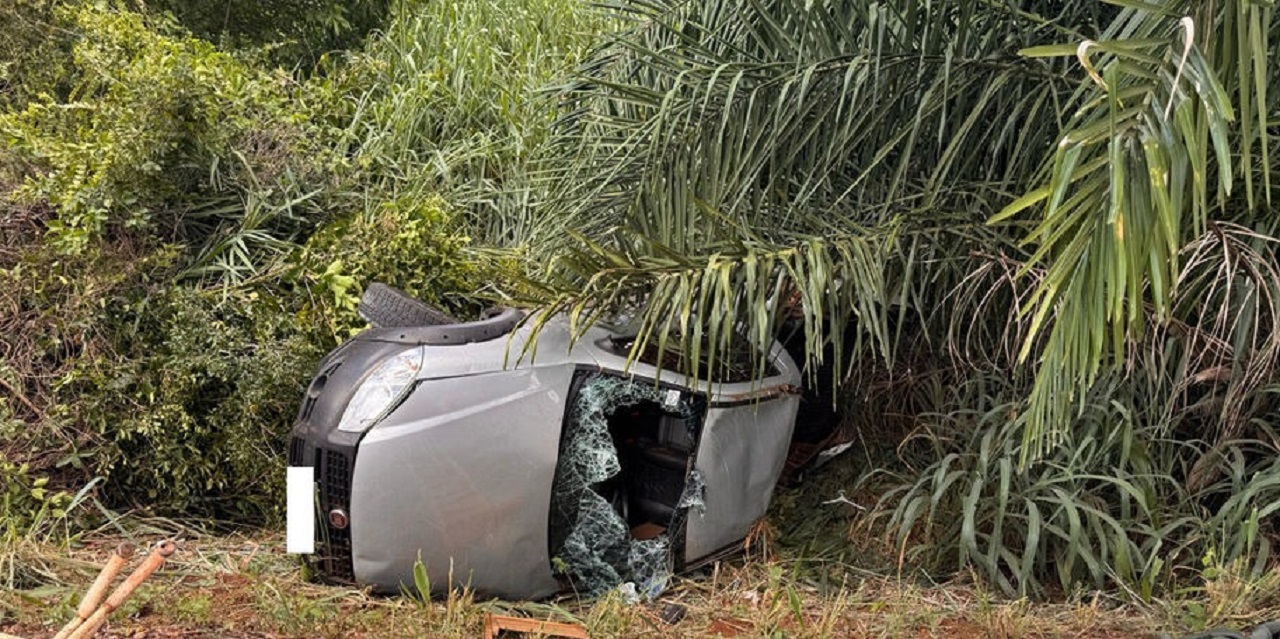 Motorista capota picape e sai praticamente ileso na BR-262, em Aquidauana - Portal TOP Mídia News