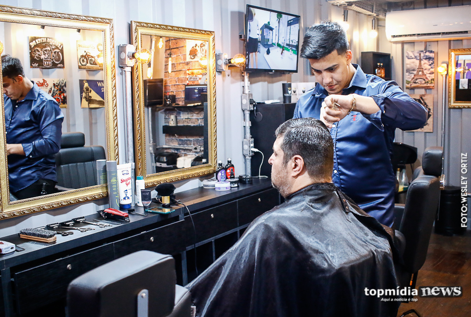 Em container, dupla inova com barbearia express e quer espalhar ideia ...
