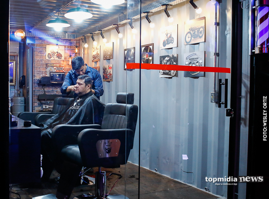 Em container, dupla inova com barbearia express e quer espalhar ideia ...